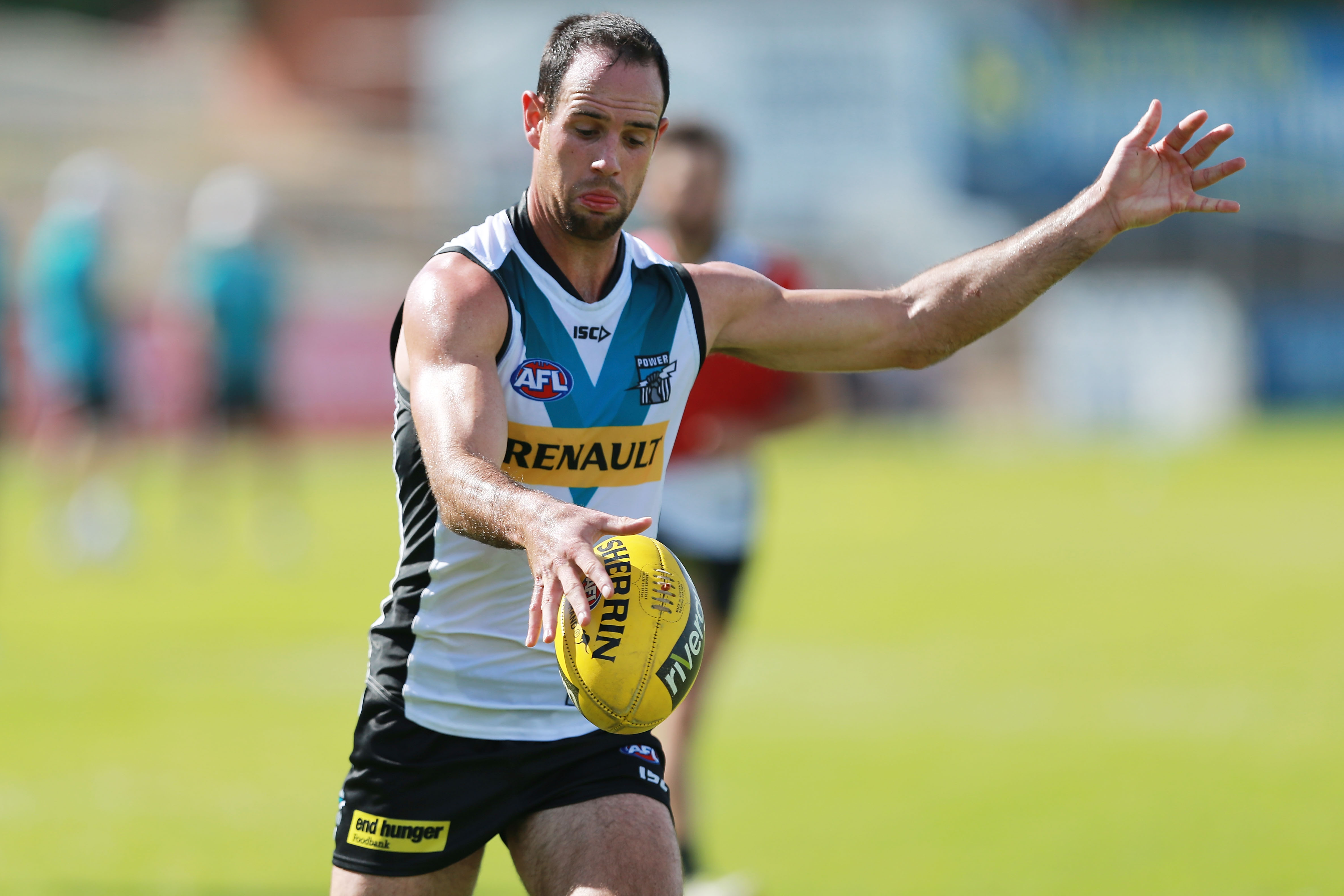 Broadbent at home with family club, signs four-year deal