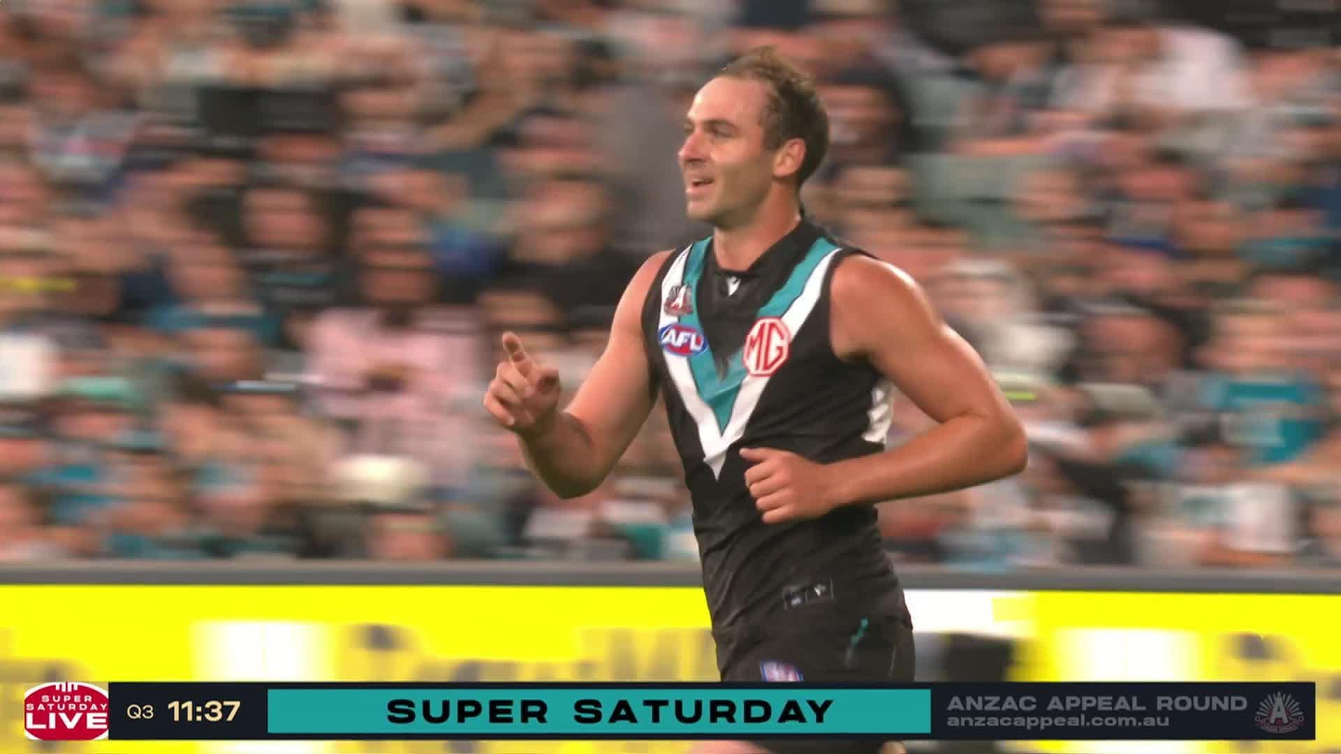 Finlayson pounces on North Melbourne error