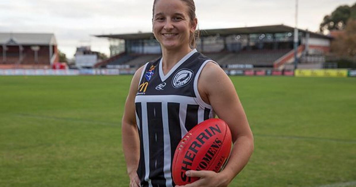 Lisa brings up her 100 wearing black and white